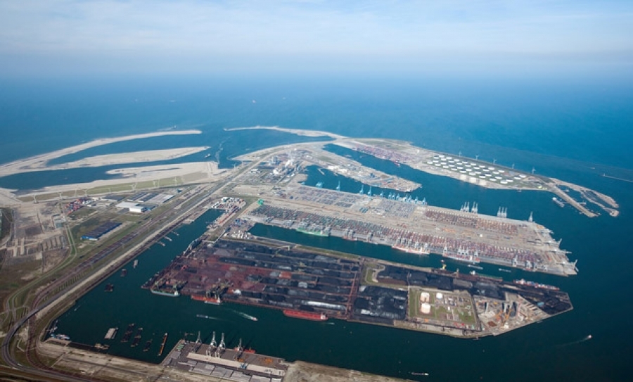 A POSSIBLE SOLUTION TO CONGESTION IN THE PORT OF ROTTERDAM A POSSIBLE SOLUTION TO CONGESTION IN THE PORT OF ROTTERDAM